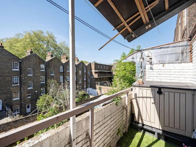 3 bedroom flat for sale