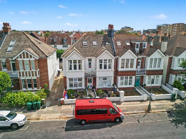 3 bedroom maisonette for sale