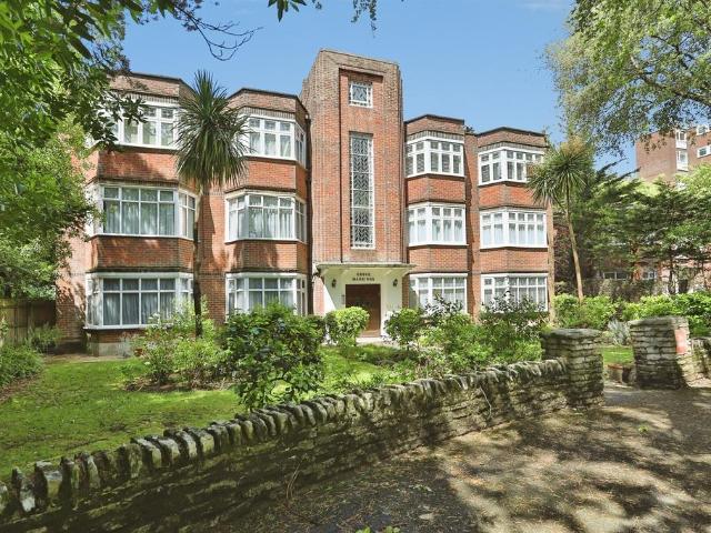 3 bedroom flat for sale