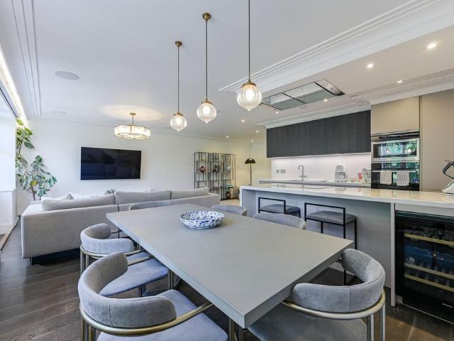 3 bedroom flat for sale