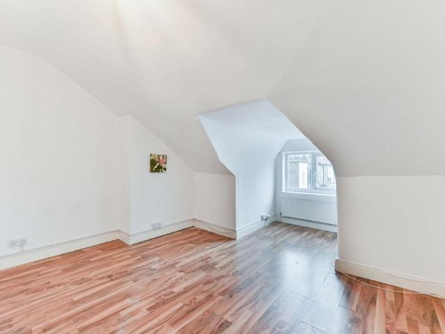 3 bedroom flat for sale