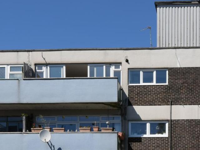 3 bedroom flat for sale