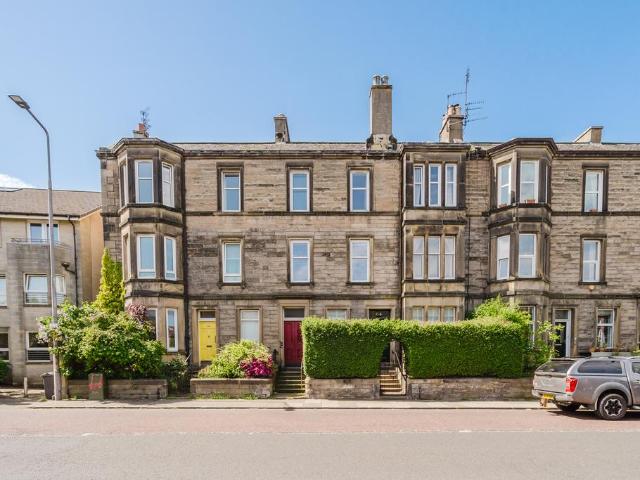 3 bedroom flat for sale