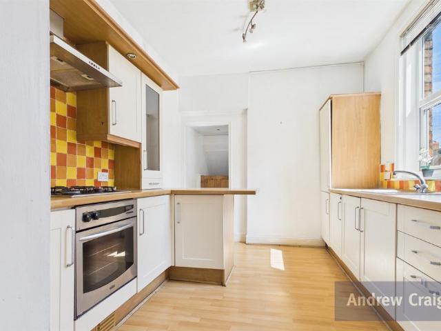 3 bedroom flat for sale