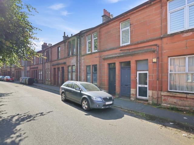 3 bedroom flat for sale