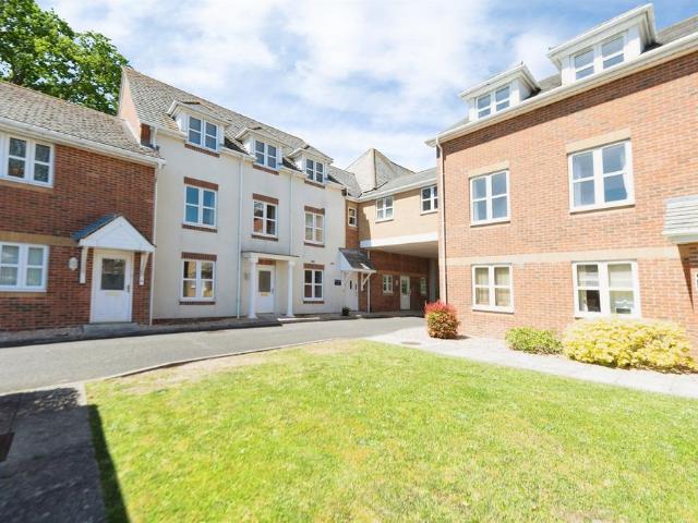 3 bedroom flat for sale