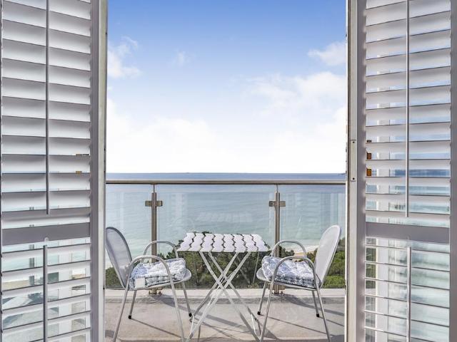 3 bedroom flat for sale