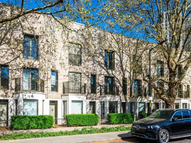 3 bedroom flat for sale