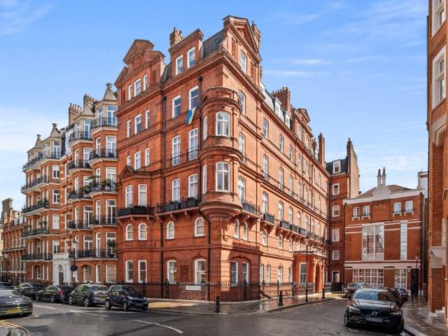 3 bedroom flat for sale