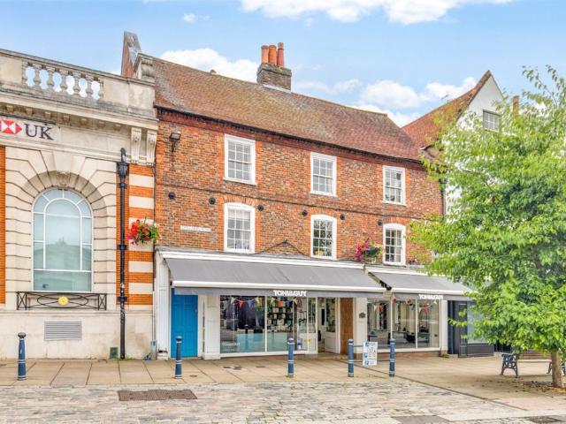 3 bedroom flat for sale