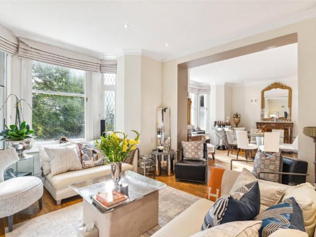 3 bedroom flat for sale