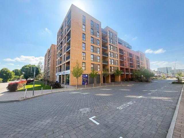 3 bedroom flat for sale