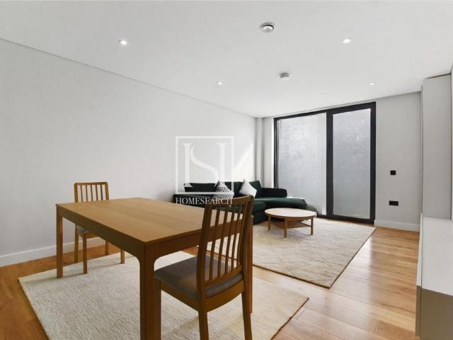 3 bedroom flat for sale