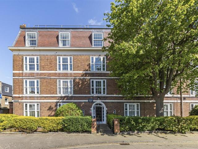 3 bedroom flat for sale