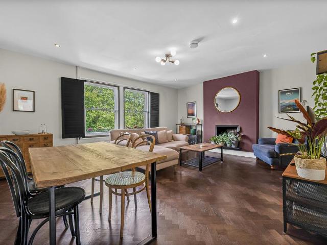 3 bedroom flat for sale