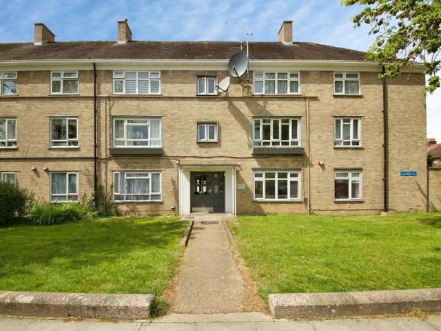 3 bedroom flat for sale