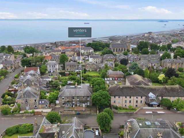 3 bedroom flat for sale