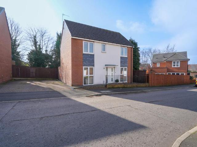 3 bedroom flat for sale