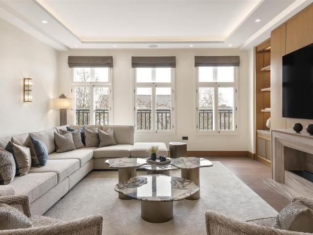 3 bedroom flat for sale