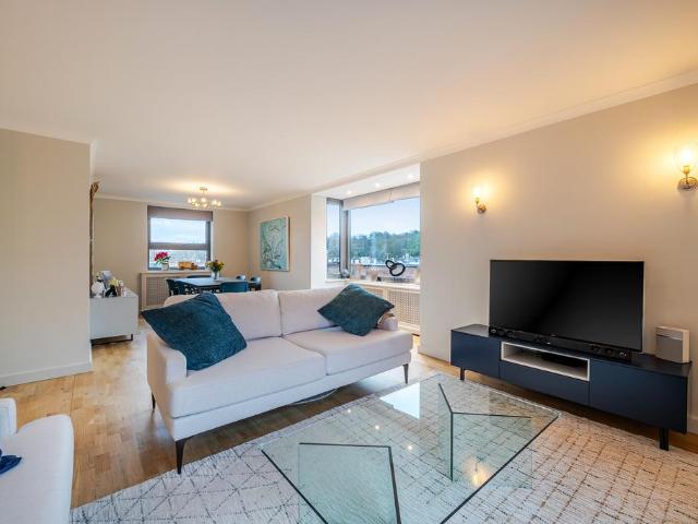 3 bedroom flat for sale
