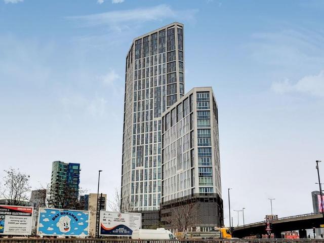 3 bedroom flat for sale