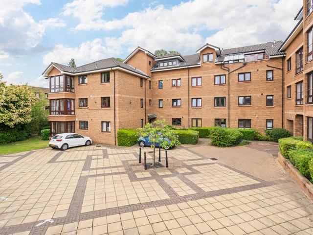 3 bedroom flat for sale