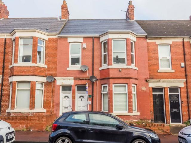 3 bedroom flat for sale