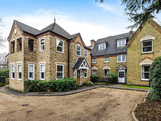 3 bedroom flat for sale