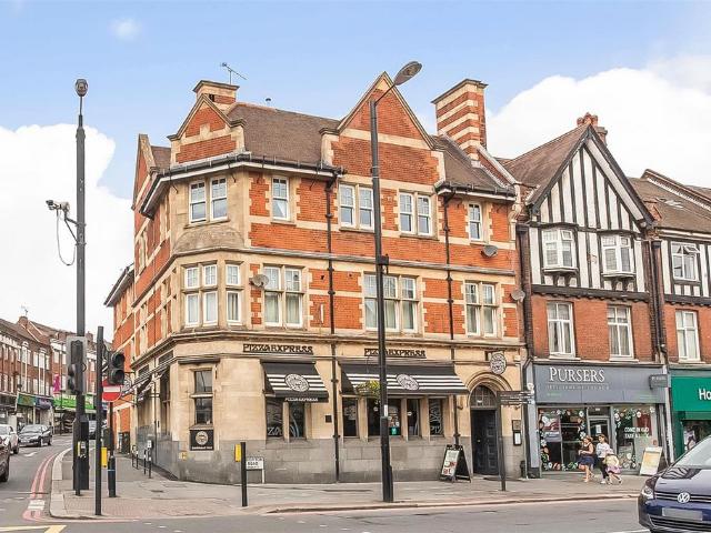 3 bedroom flat for sale