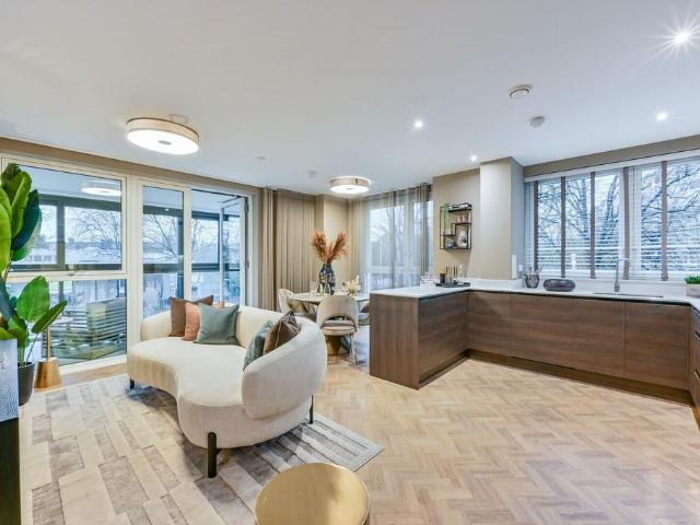 3 bedroom flat for sale