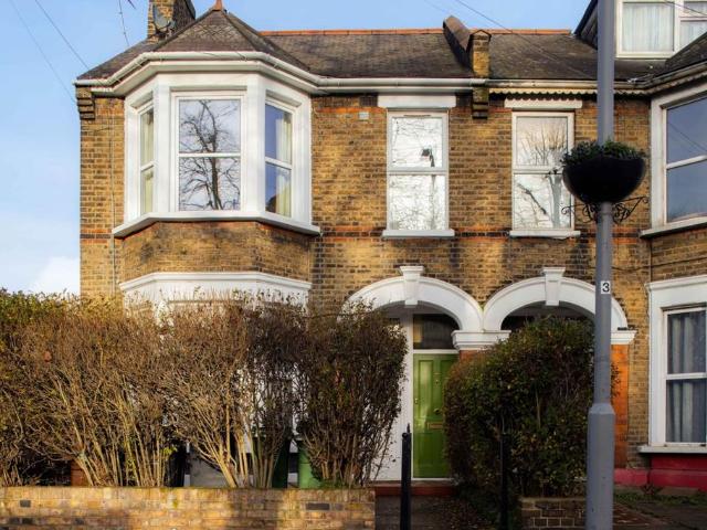 3 bedroom flat for sale