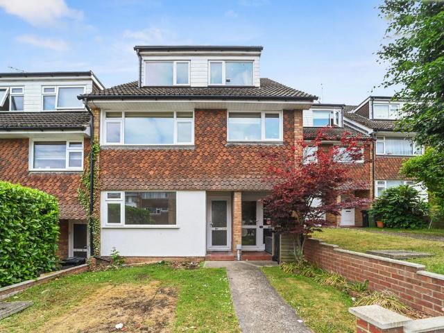 3 bedroom flat for sale