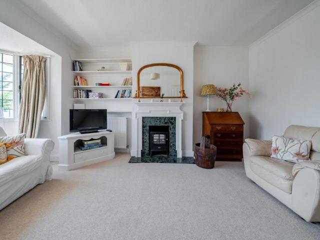 3 bedroom flat for sale
