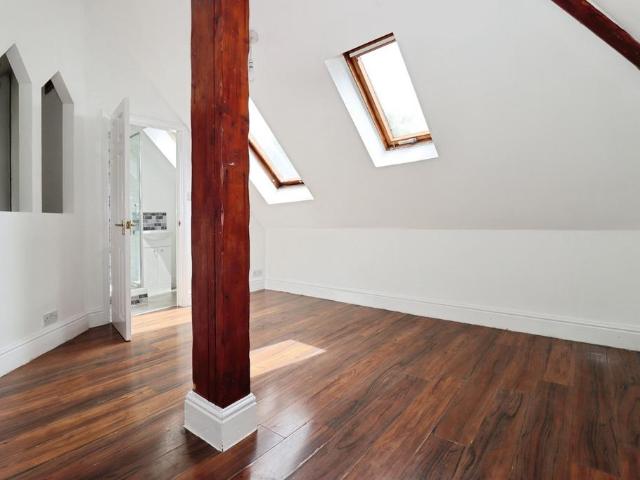 3 bedroom flat for sale
