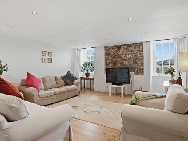 3 bedroom flat for sale