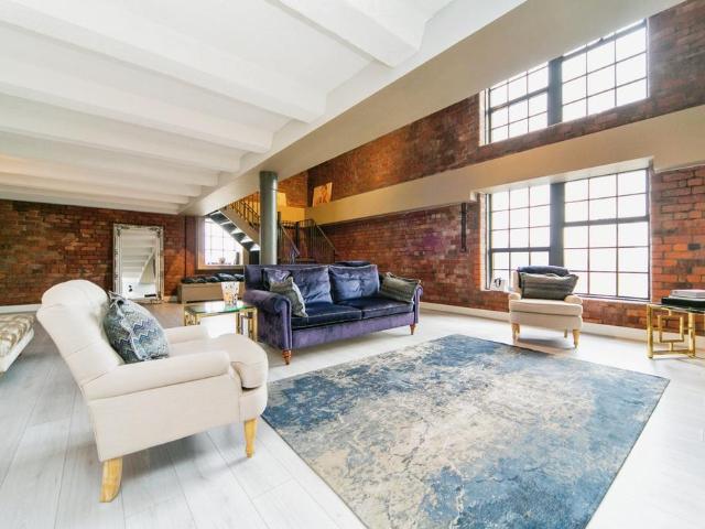 3 bedroom flat for sale