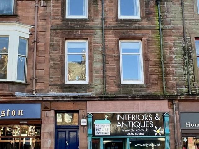 3 bedroom flat for sale