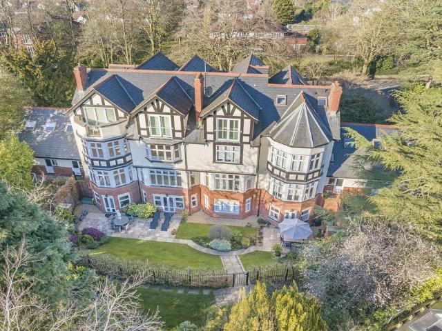 3 bedroom flat for sale