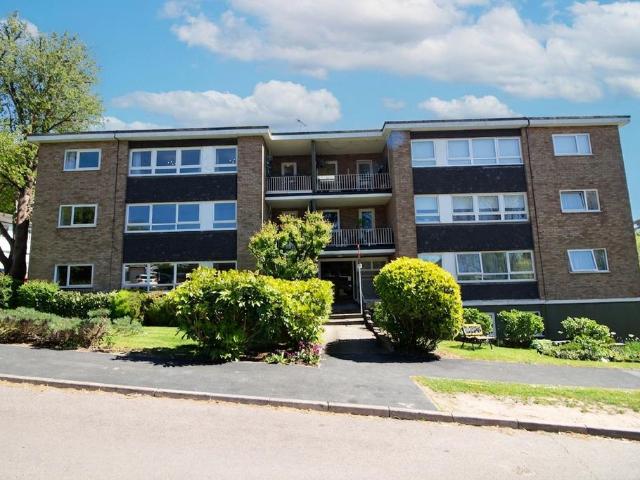 3 bedroom flat for sale