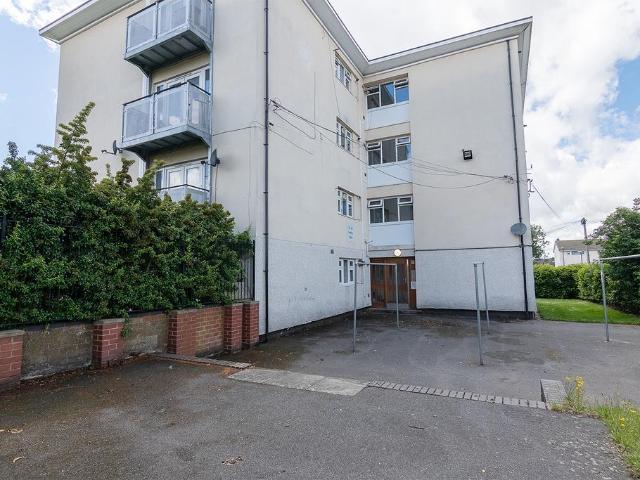 3 bedroom flat for sale