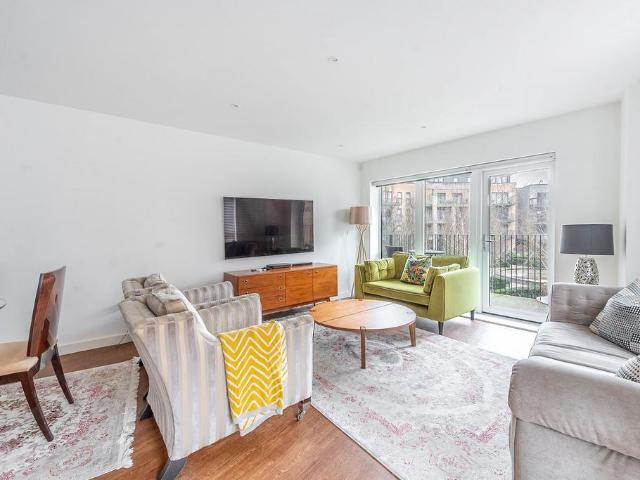 3 bedroom flat for sale