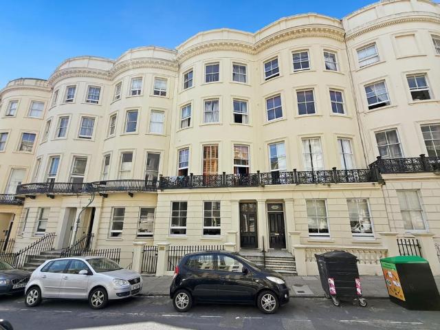 3 bedroom flat for sale