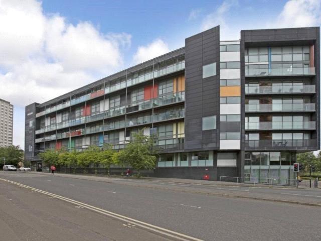 3 bedroom flat for sale