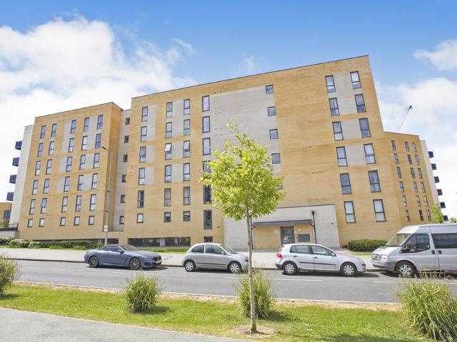 3 bedroom flat for sale