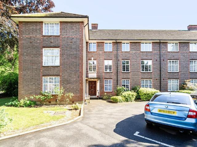3 bedroom flat for sale