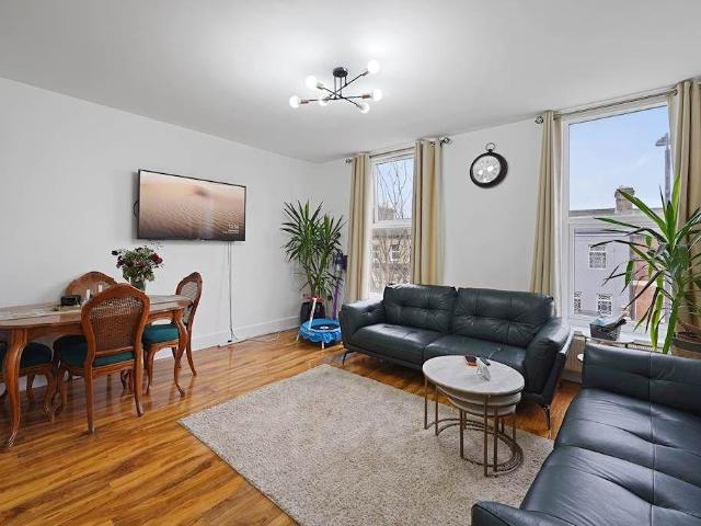 3 bedroom flat for sale