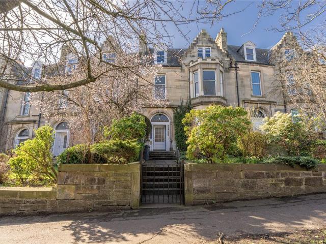 3 bedroom flat for sale