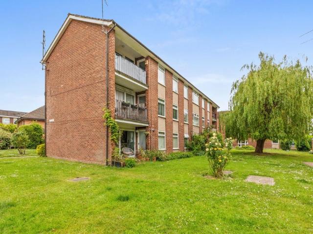 3 bedroom flat for sale
