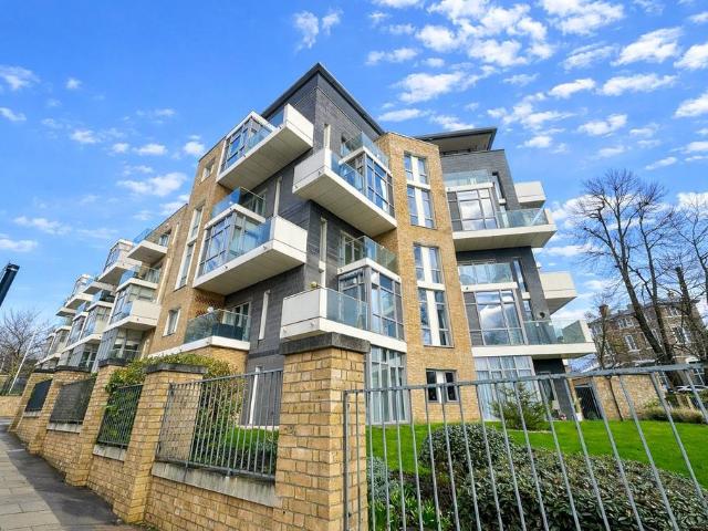 3 bedroom flat for sale