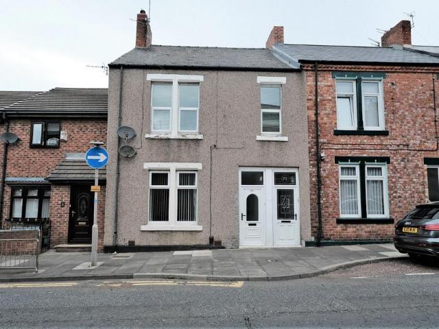 3 bedroom flat for sale